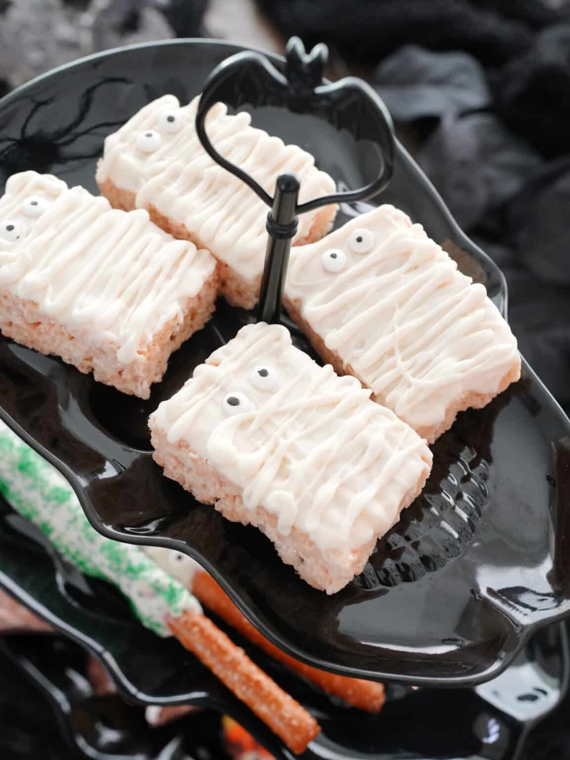 Spooky Halloween Dessert Board (Easy No-Bake Treats for Parties ...