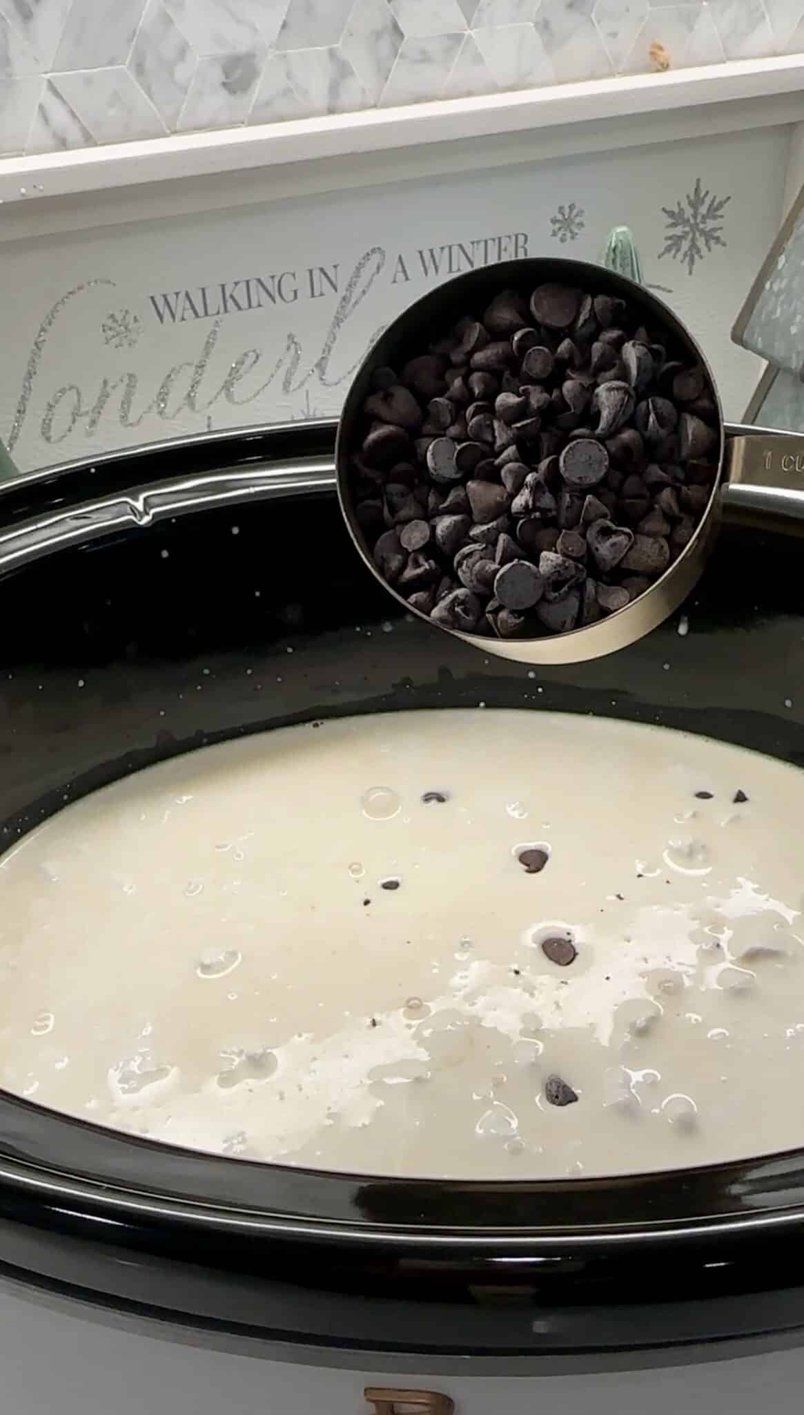 The Easiest Slow Cooker Hot Chocolate for a Crowd – NATALIE LINDA