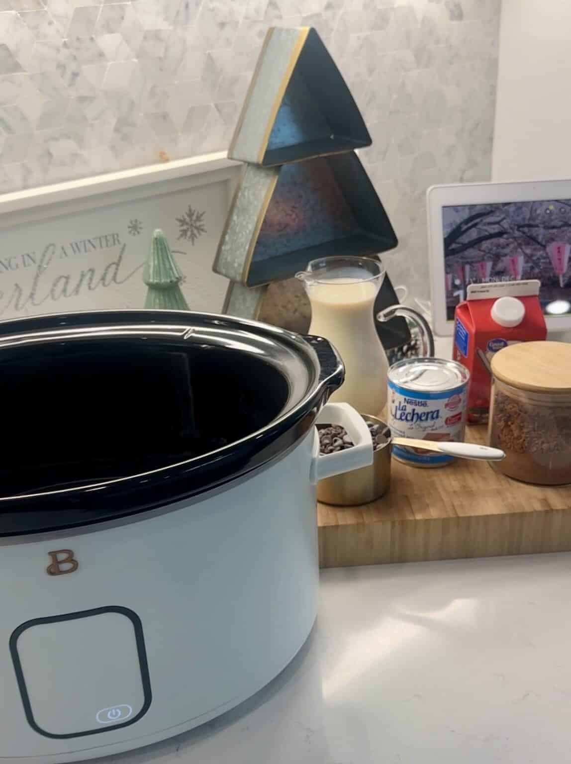 The Easiest Slow Cooker Hot Chocolate for a Crowd – NATALIE LINDA